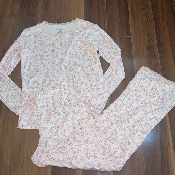 elizabeth & nicole | Intimates & Sleepwear | Medium Elizabeth And ...